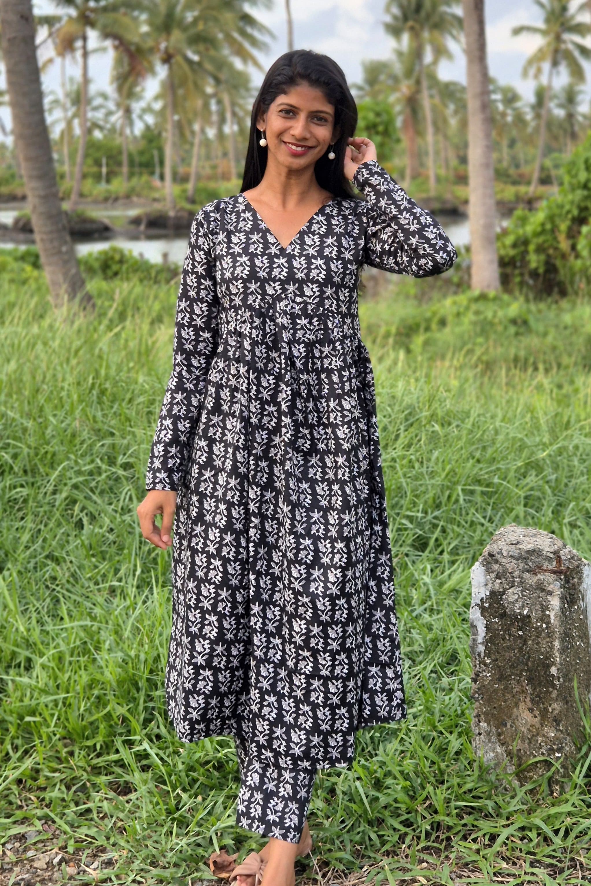 NR0167 - Aliya Cut Co-Ord Set with Pocket (Black) – NUURIKHA